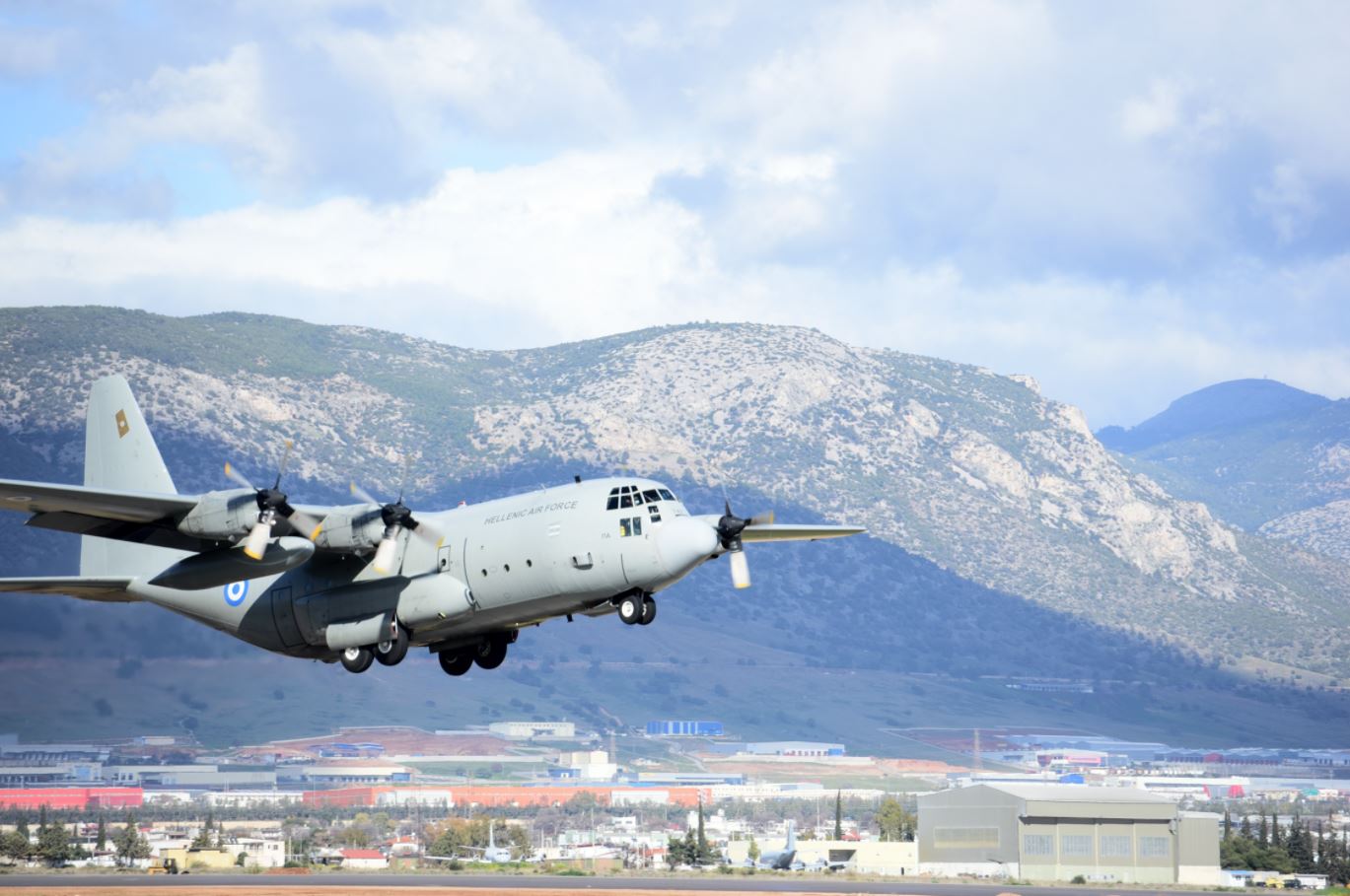 Αναχώρησαν τα C-130 από την Ελευσίνα - Ο εξοπλισμός που στέλνει η ...