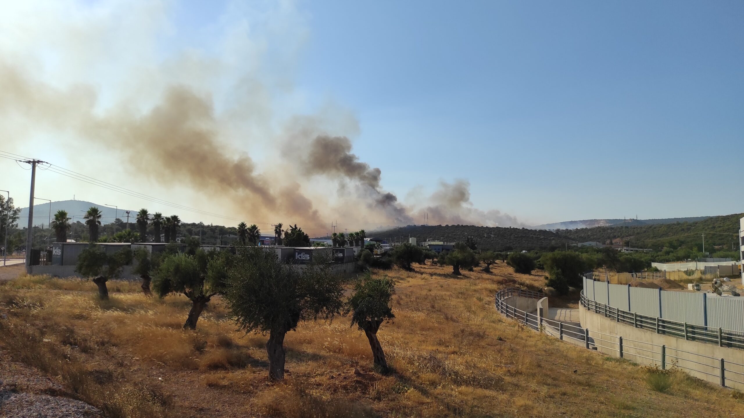 Φωτιά στη Μάνδρα: Χωρίς ενεργό μέτωπο - Τιτάνια μάχη από εναέρια μέσα ...